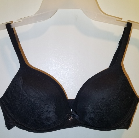 Victoria's Secret | Intimates & Sleepwear | 32d Bra | Poshmark